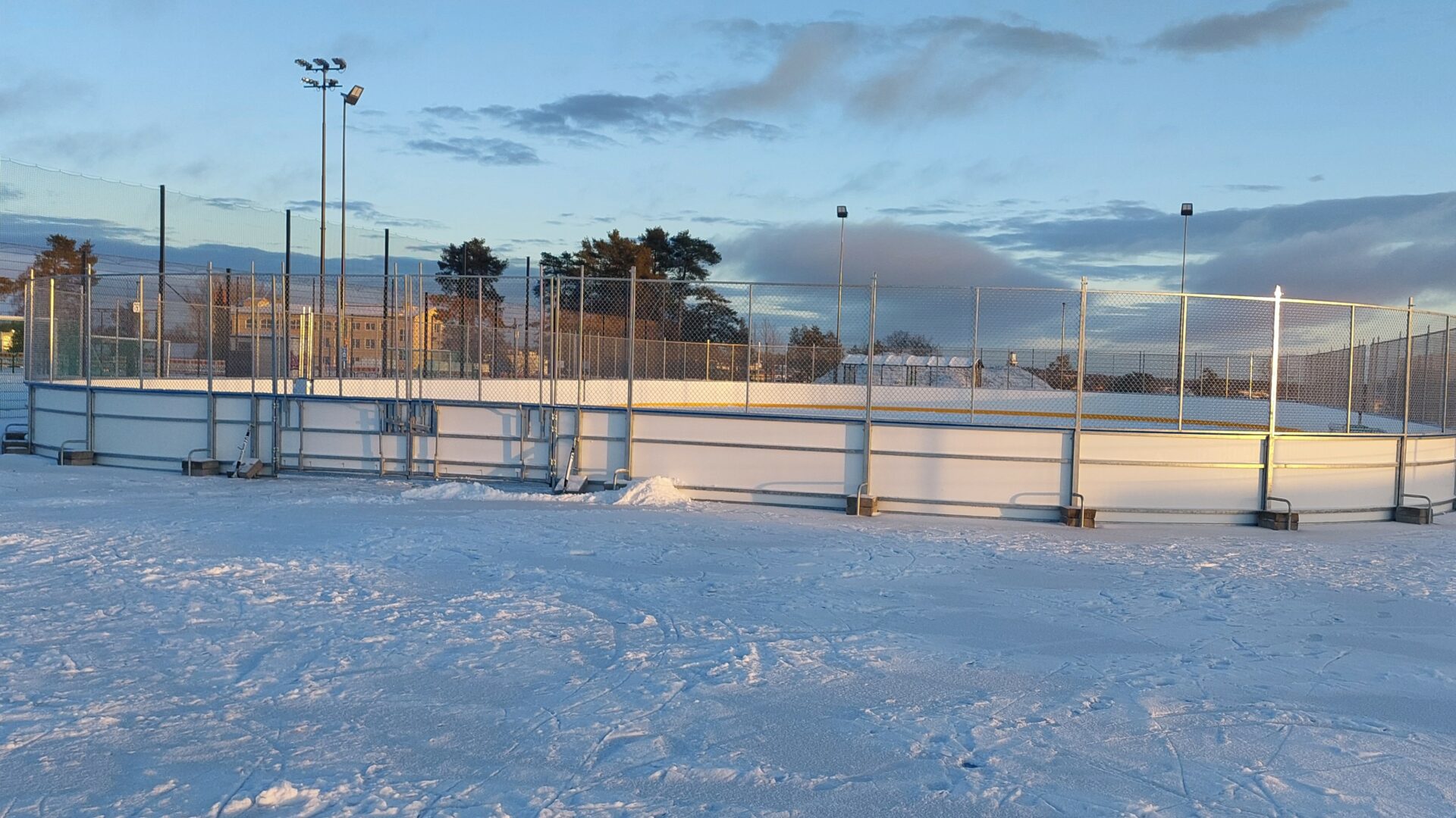 Mölymäenpuiston jääkiekkokaukalo - Kuopio